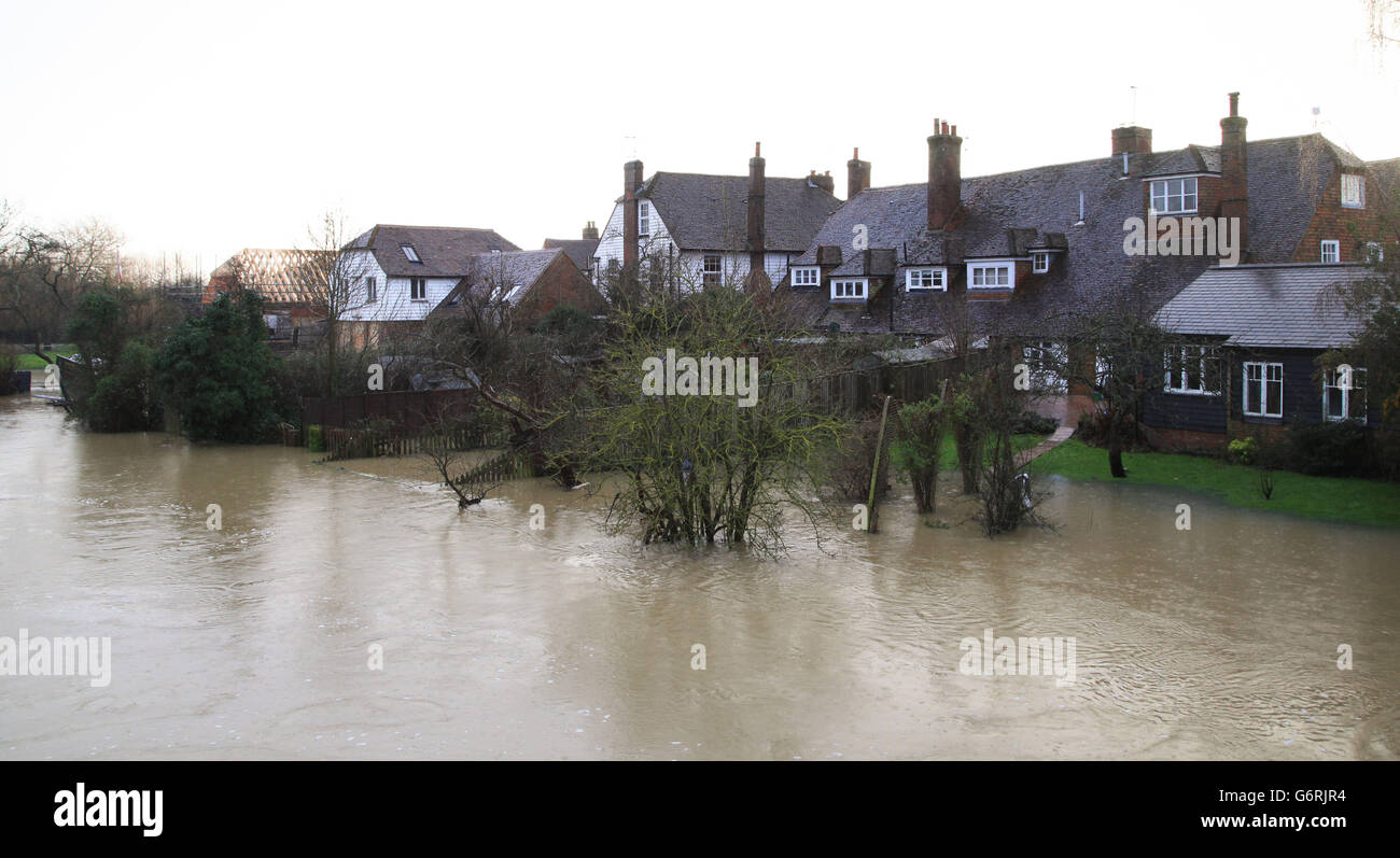 Homes along river in yalding hi-res stock photography and images - Alamy