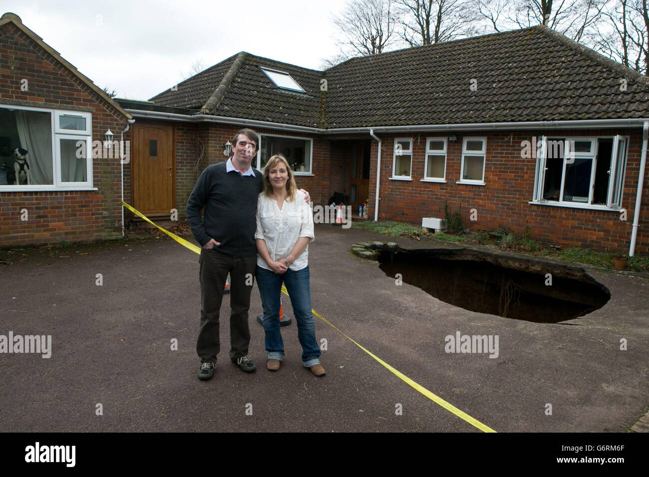 Phil and liz conran stand outside their home hi-res stock photography ...