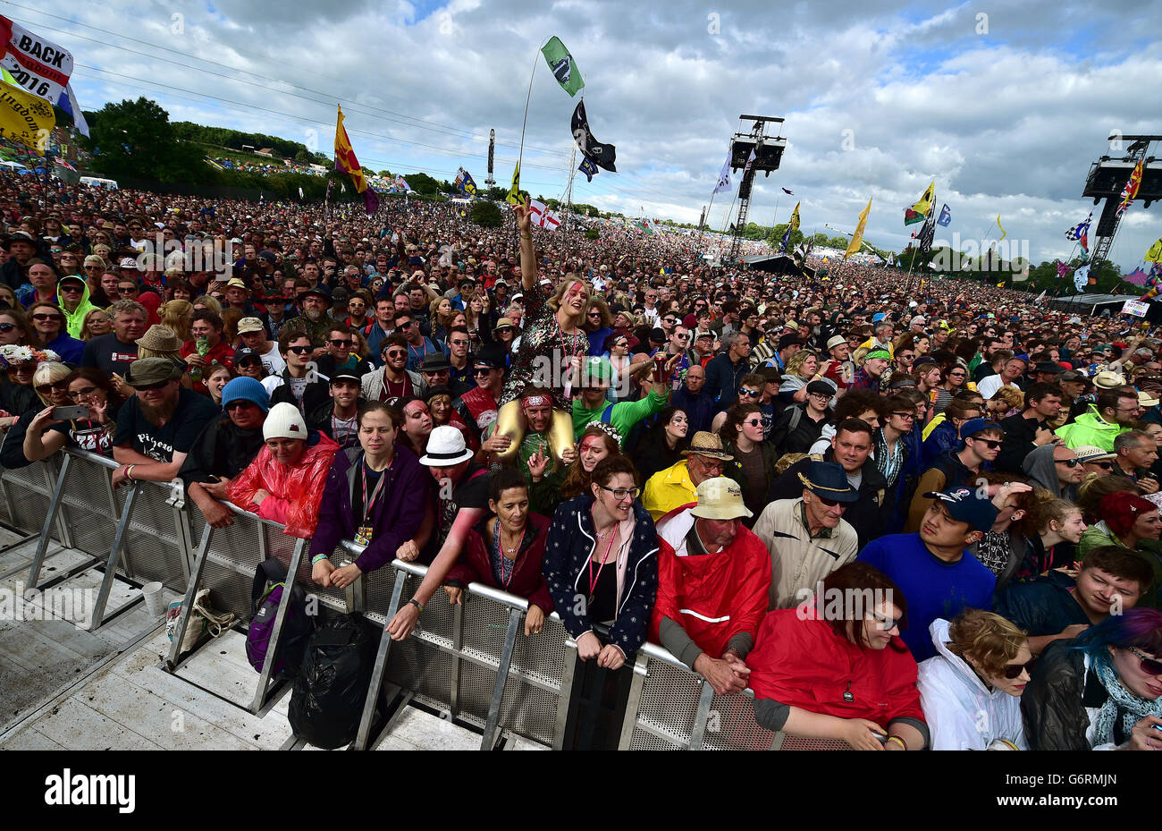 Crowd enjoying zz top pyramid stage glastonbury festival hi-res stock ...