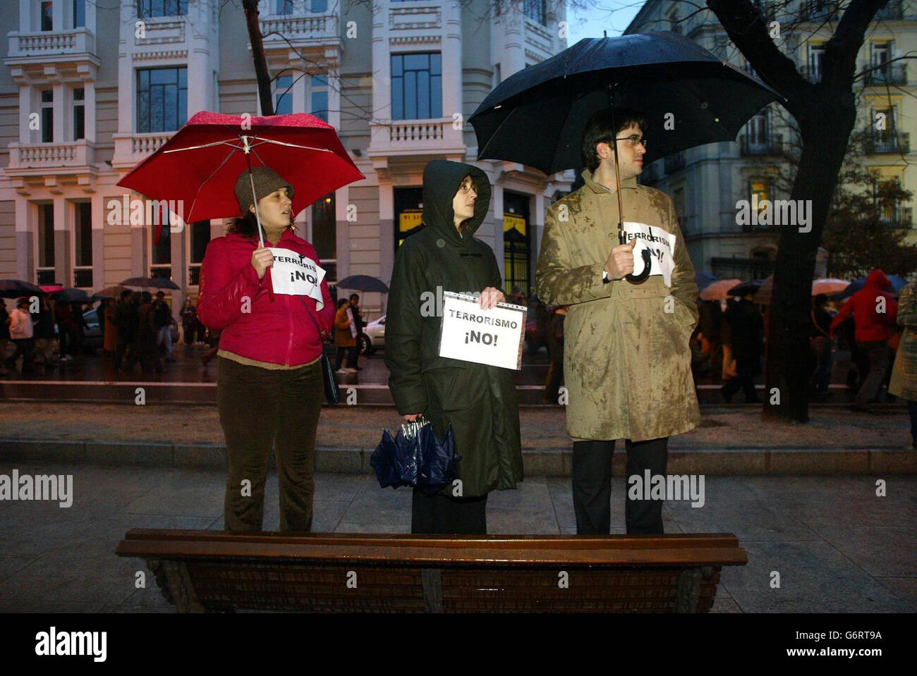 Madrid terror bomb demonstration Stock Photo - Alamy