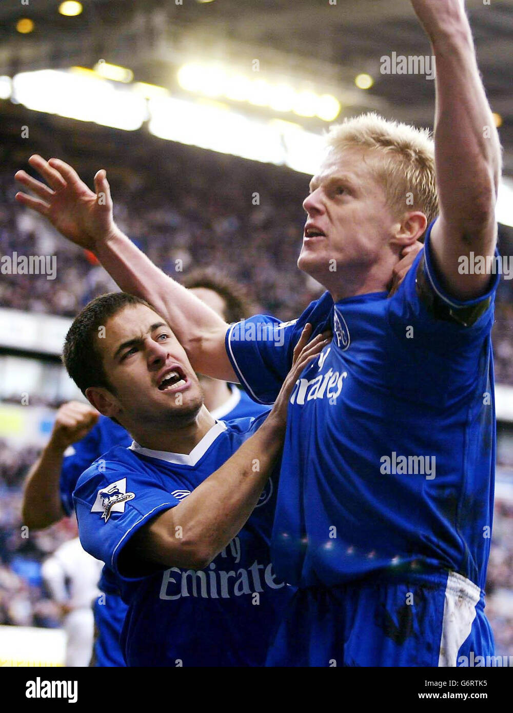 Football celebrating damien duff hi-res stock photography and images ...