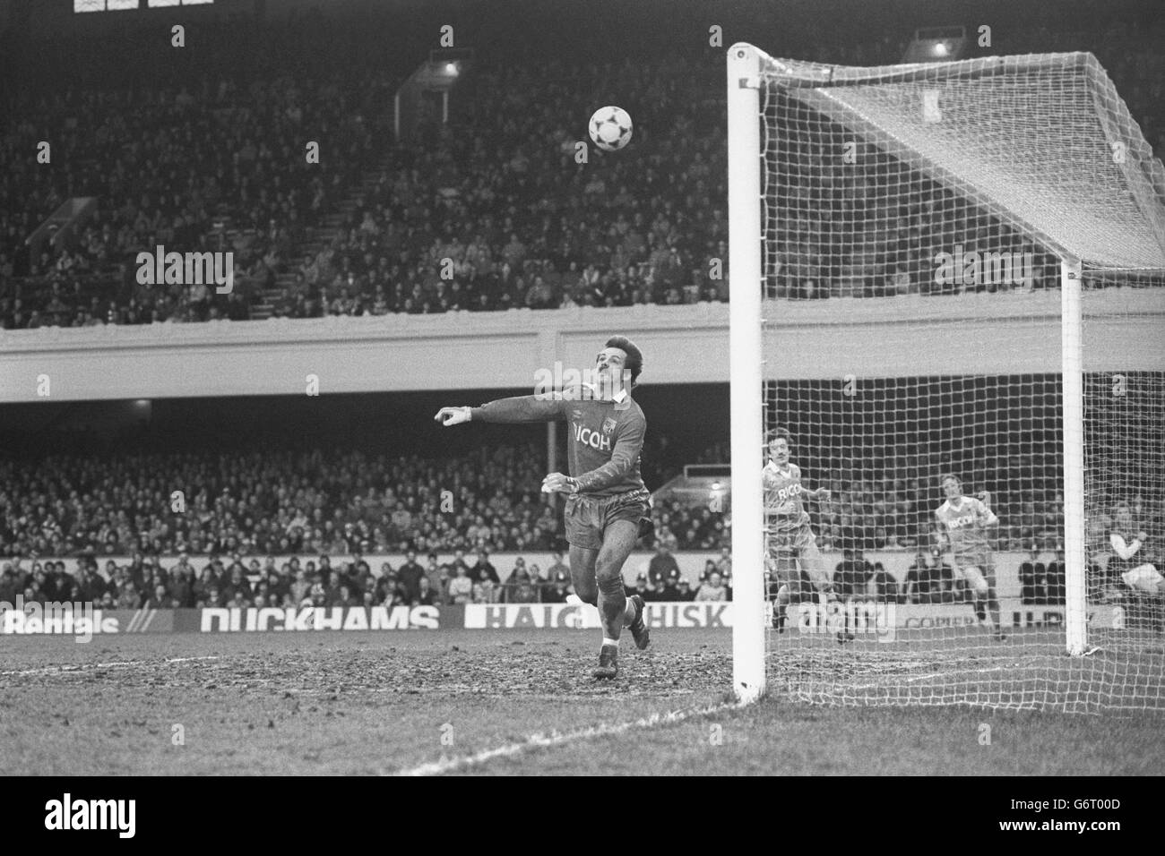 Stoke city goalkeeper peter fox hi-res stock photography and images - Alamy