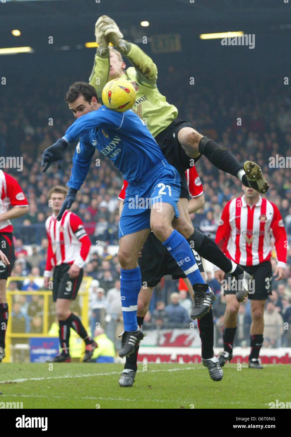 Cardiffs tony vidmar tangles keeper matt poom hi-res stock photography ...
