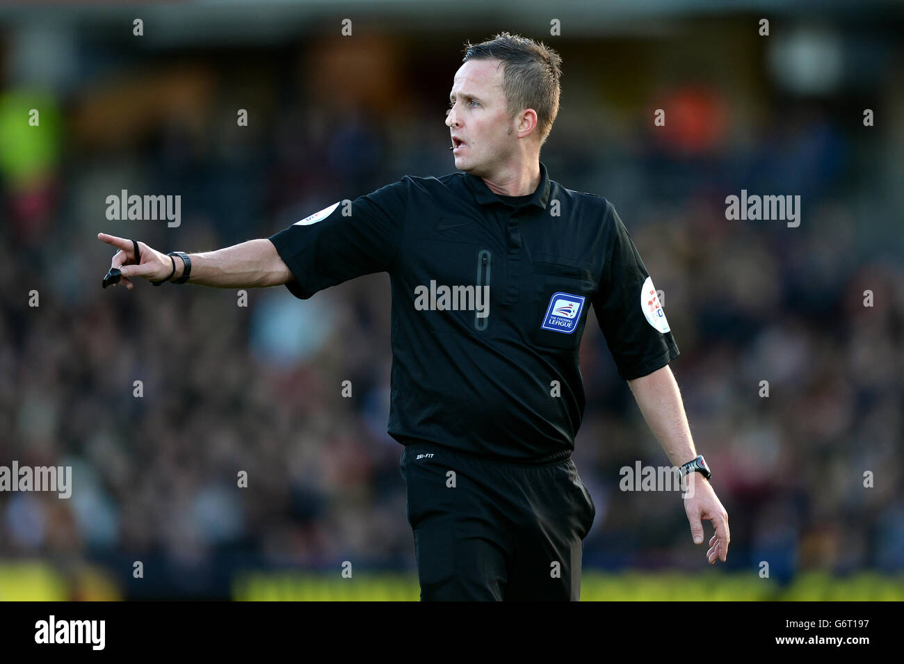 David webb referee hi-res stock photography and images - Alamy