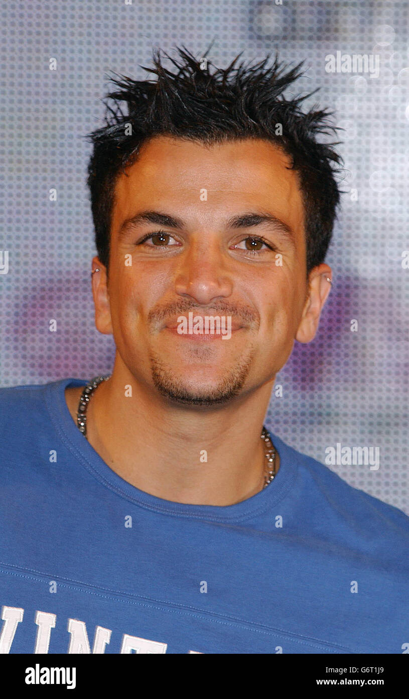 Peter Andre at HMV Music Store Stock Photo - Alamy