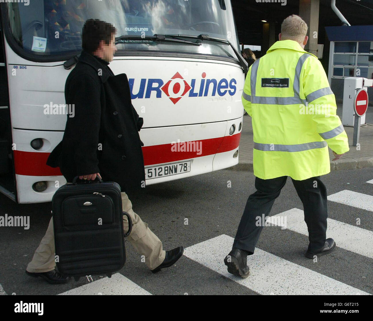 U.K. Immigration Officers in Calais Stock Photo - Alamy
