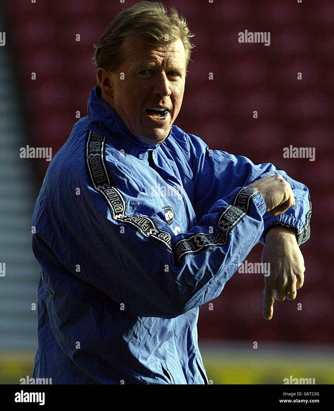 Middlesbrough manager Steve Mc Claren gives the bird at the press, on ...