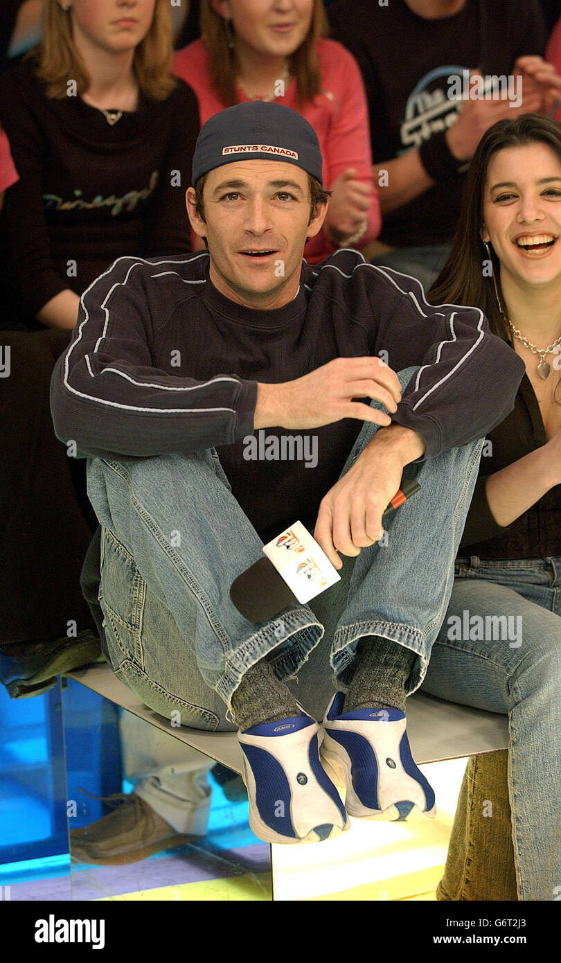Luke Perry MTV's TRL UK Stock Photo - Alamy