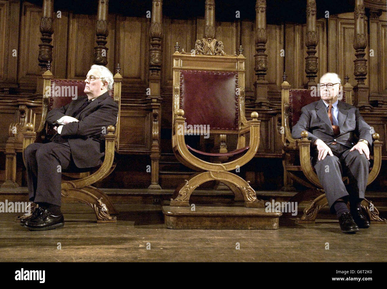 Hans Blix delivers a lecture on WMD Stock Photo - Alamy