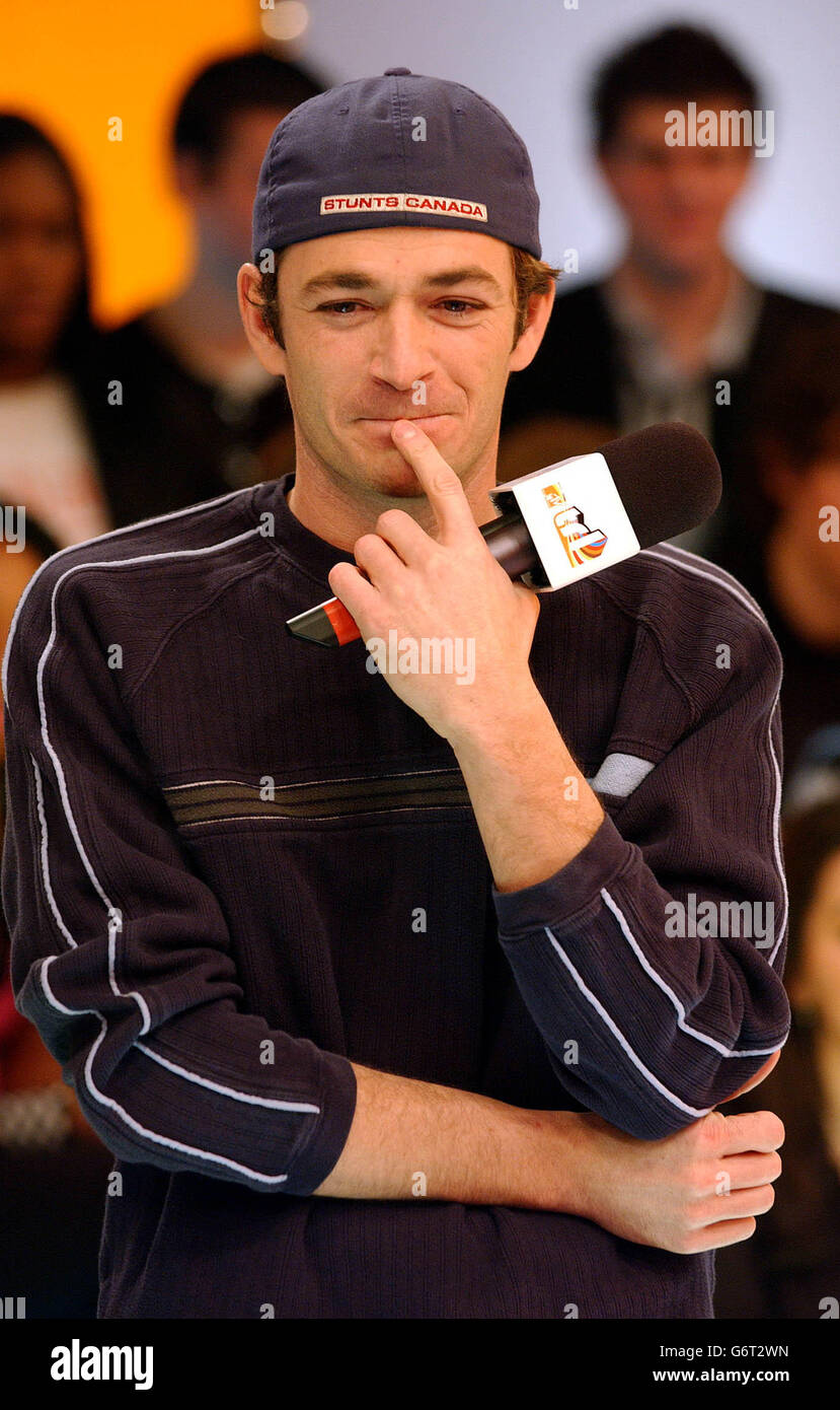 Actor Luke Perry during his guest appearance on MTV's TRL UK, at the ...
