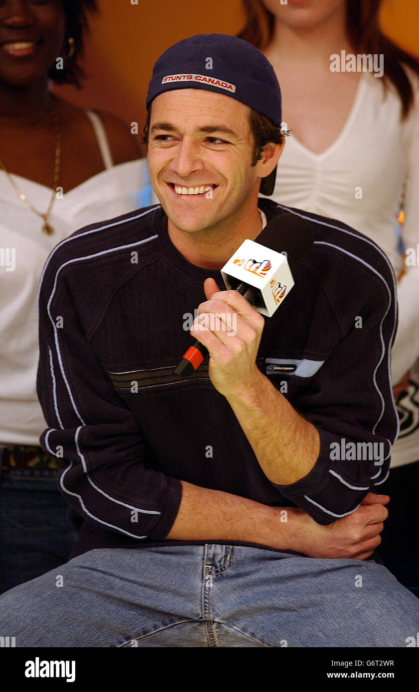 Luke Perry MTV's TRL UK Stock Photo - Alamy