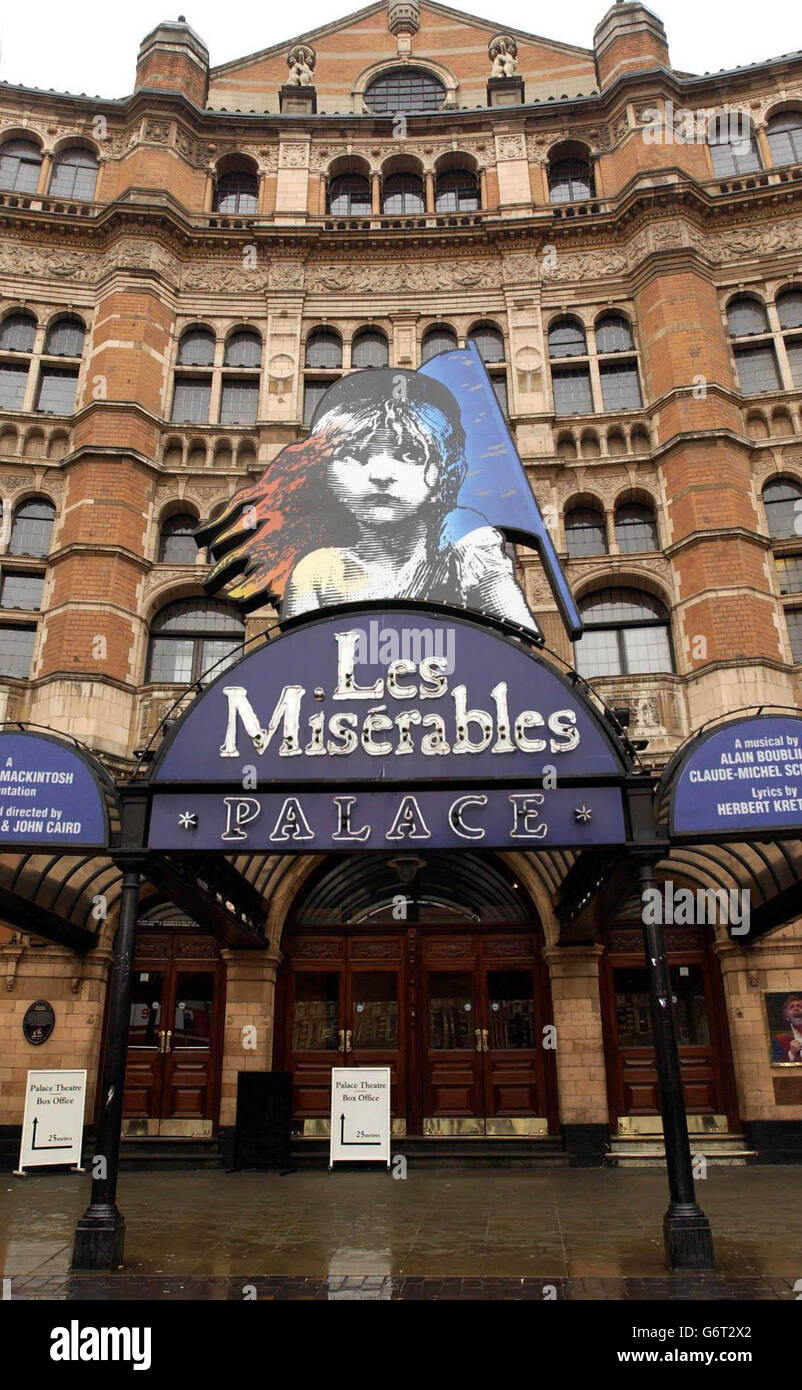At the palace theatre on shaftesbury avenue hi-res stock photography ...