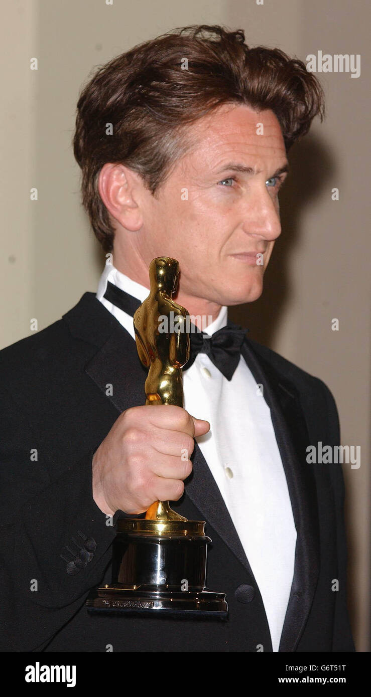 Sean Penn with his Best Actor Oscar at the Kodak Theatre in Los Angeles ...