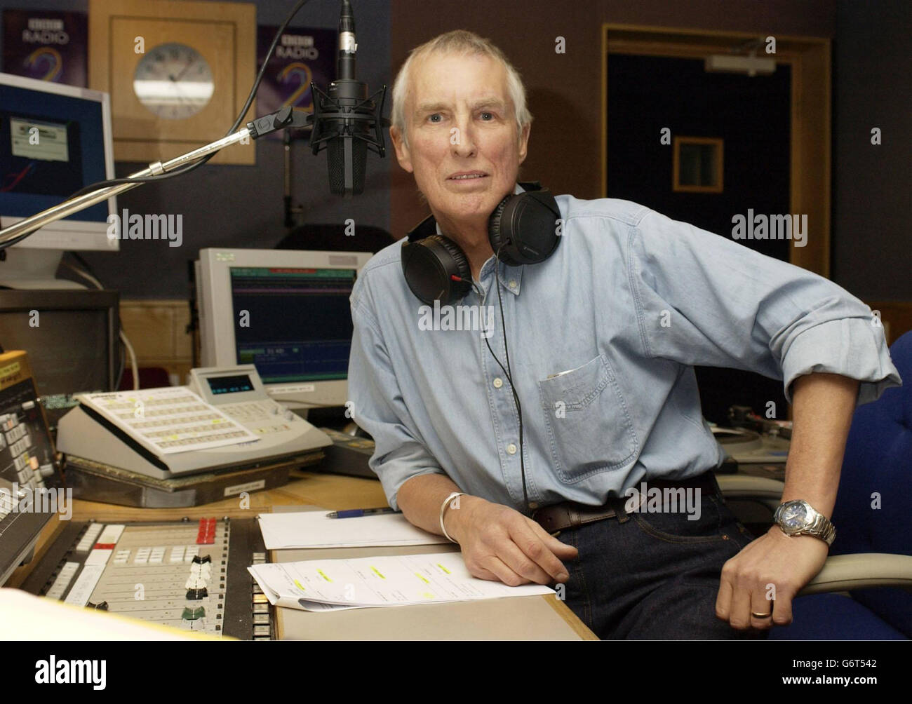 Radio media radio two radio 2 inside studio johnnie walker High ...