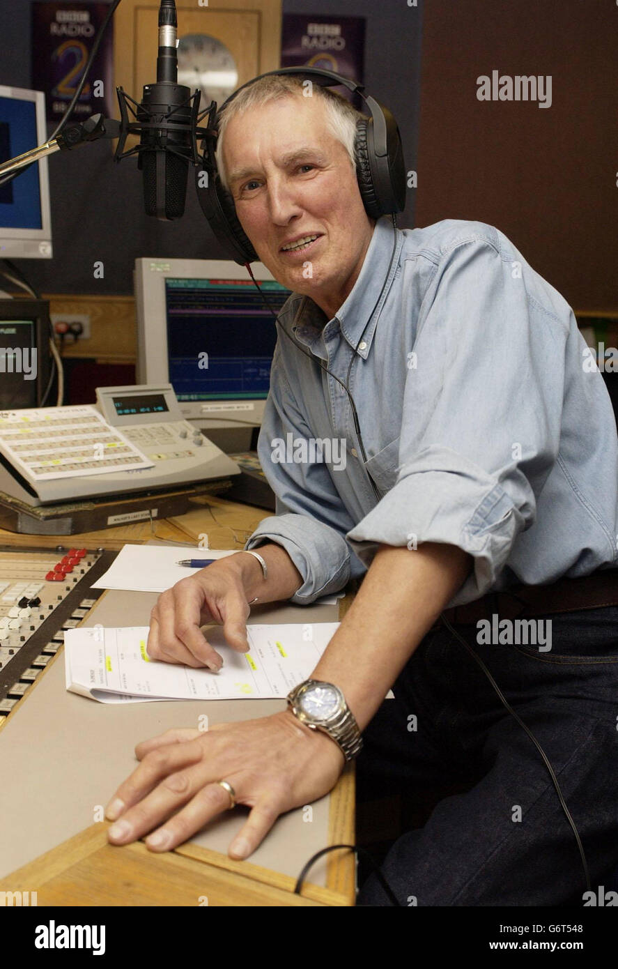 Radio media radio two radio 2 inside studio johnnie walker hi-res stock ...
