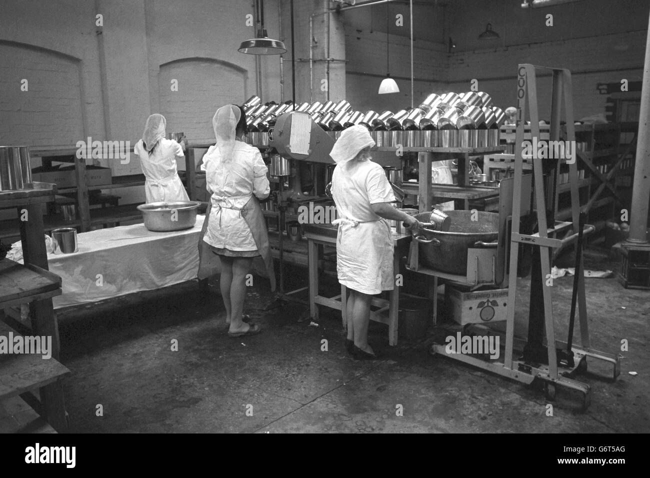 1970s women factory hi-res stock photography and images - Alamy