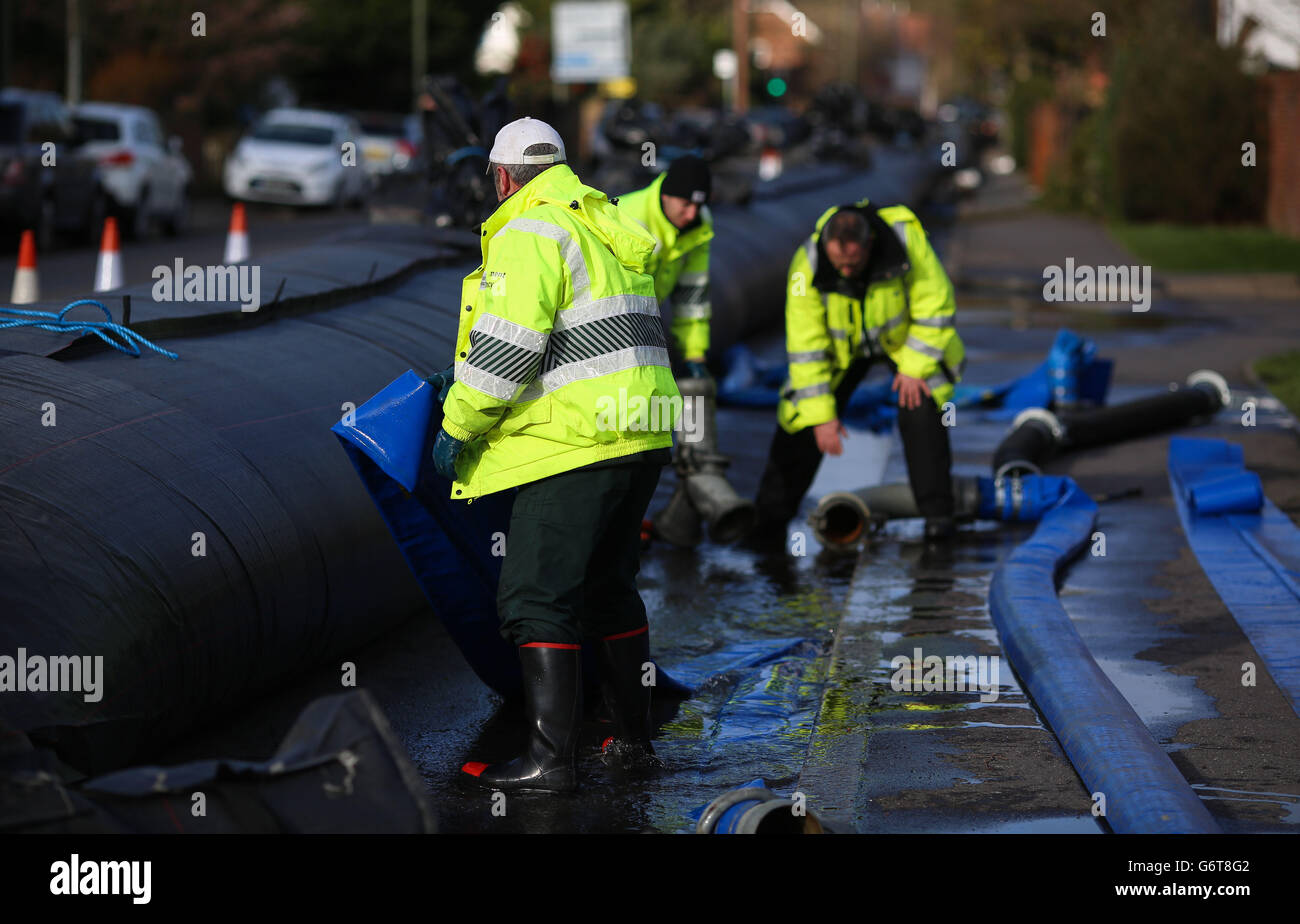 Two dam workers hi-res stock photography and images - Alamy