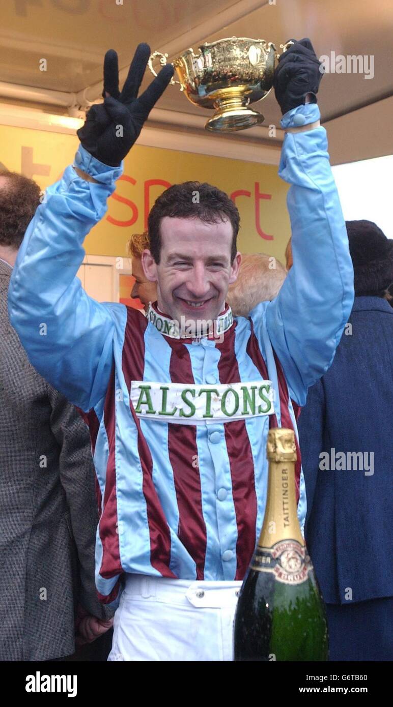 Jockey jim culloty holding the gold cup hi-res stock photography and ...