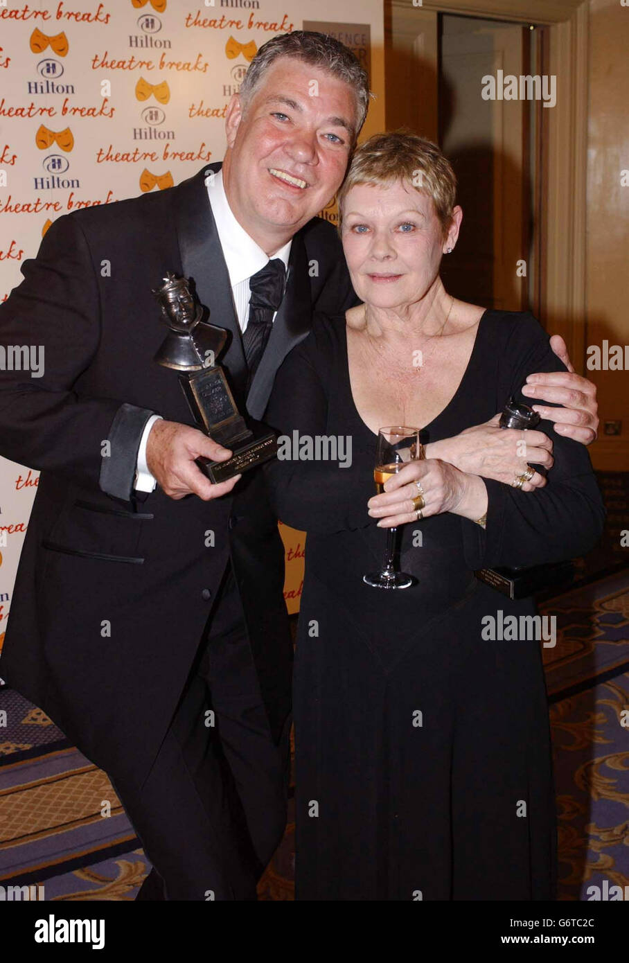 Dench & Kelly Olivier Awards 2004 Stock Photo - Alamy