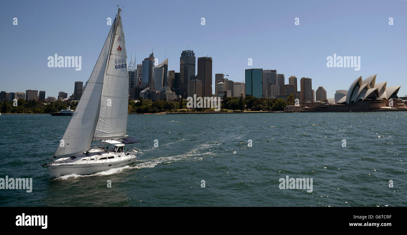 Yacht sails sydney opera hi-res stock photography and images - Alamy