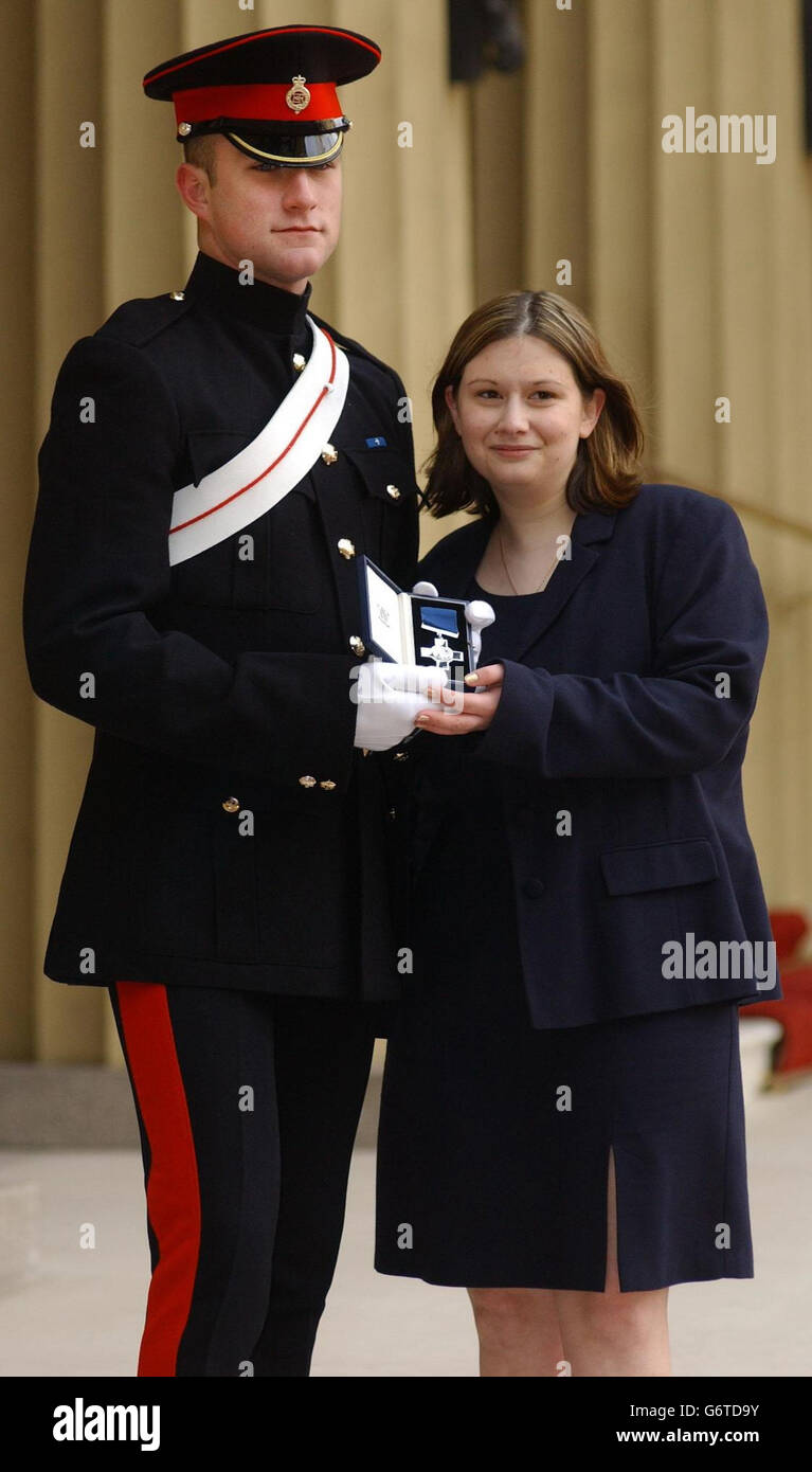 Military with partner uniform medal iraq war christopher finney hi-res ...
