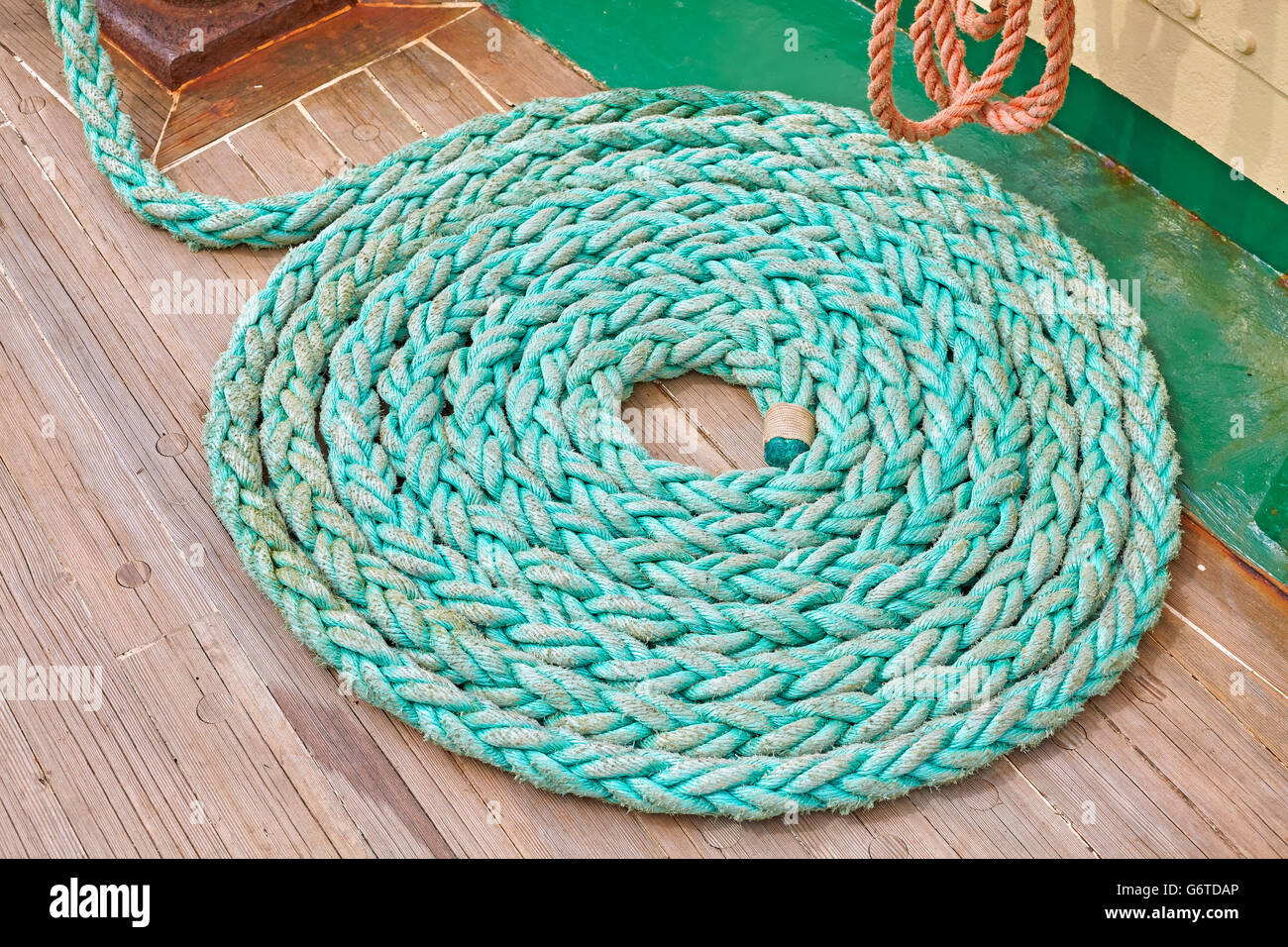 Rope mooring boat hi-res stock photography and images - Alamy