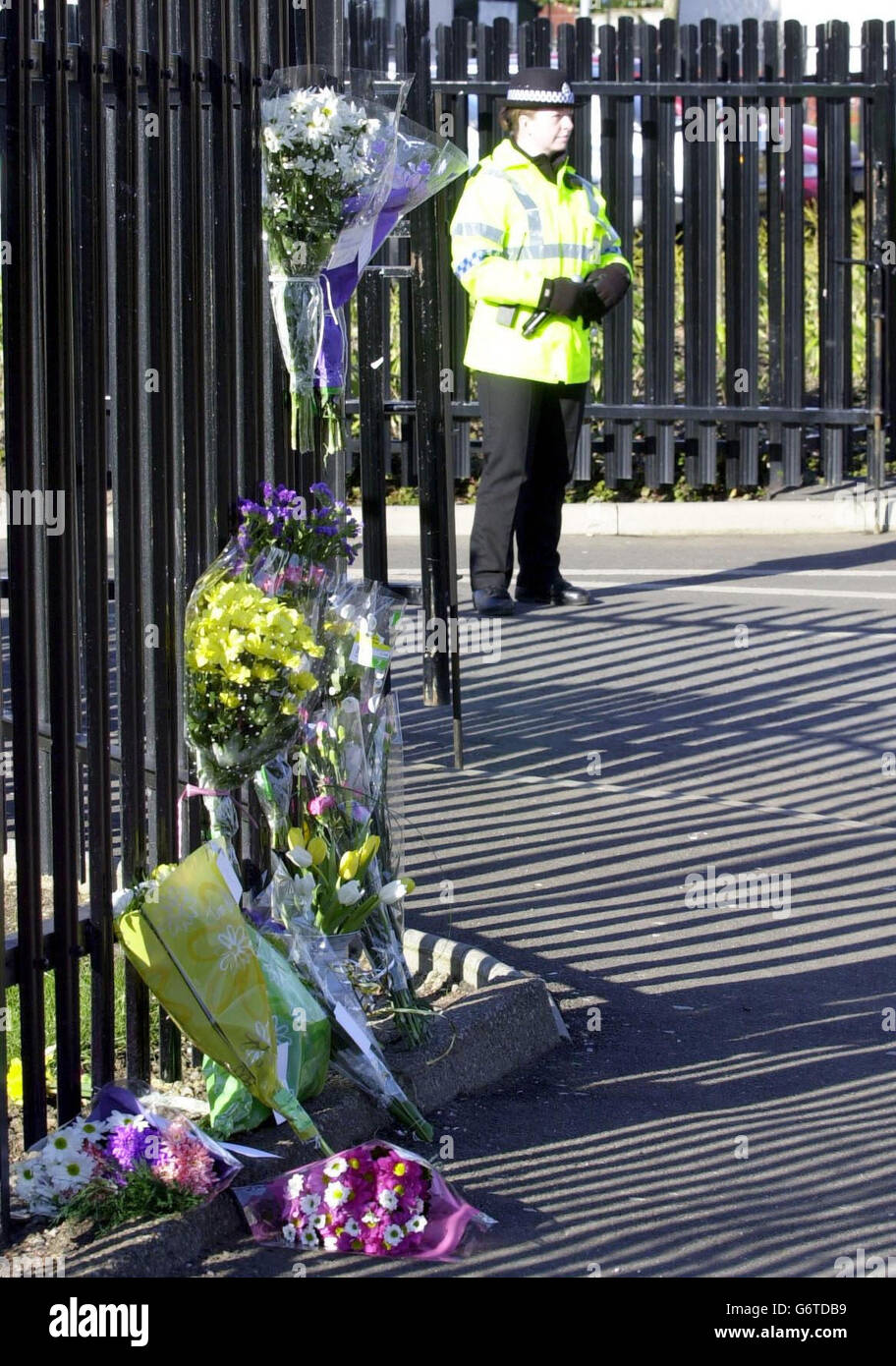 A police officer stands by a floral tribute Stock Photo - Alamy