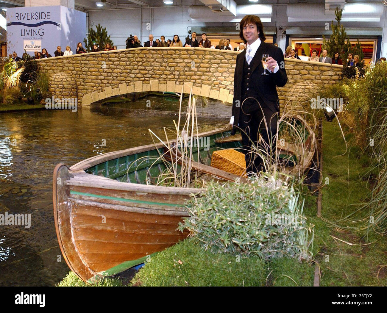 Tv interior designer laurence llewelyn bowen hi-res stock photography ...