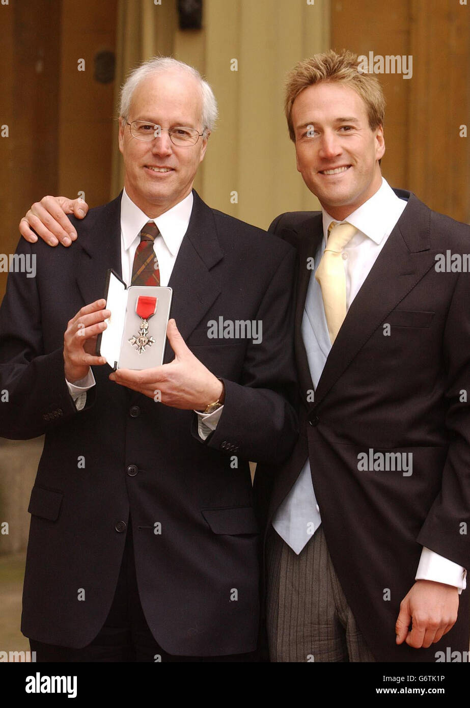 Dr bruce fogle investiture hi-res stock photography and images - Alamy