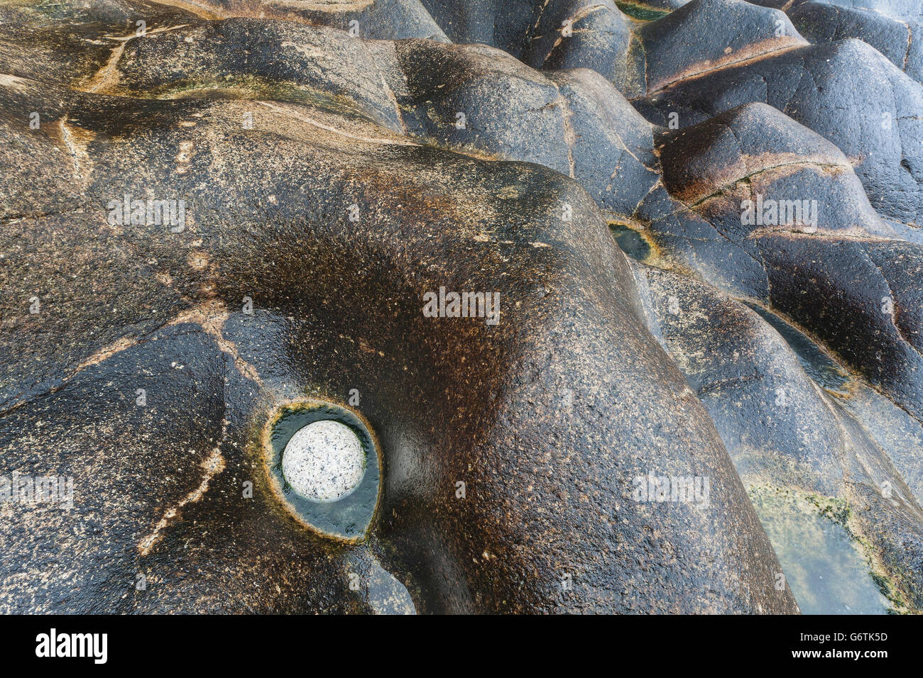 Rock pool beach cornwall hi-res stock photography and images - Alamy