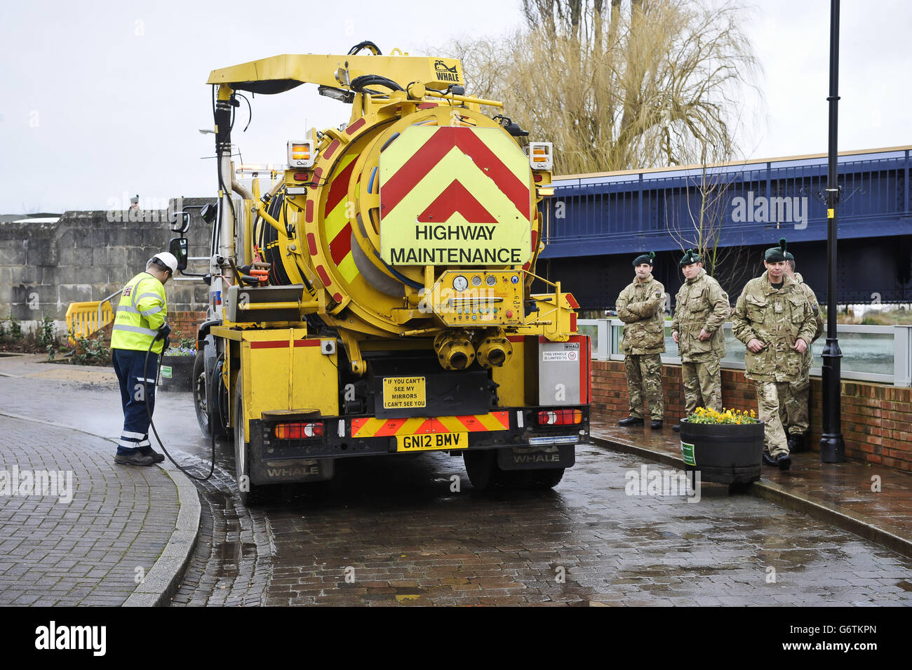 Lorry in floods hi-res stock photography and images - Alamy