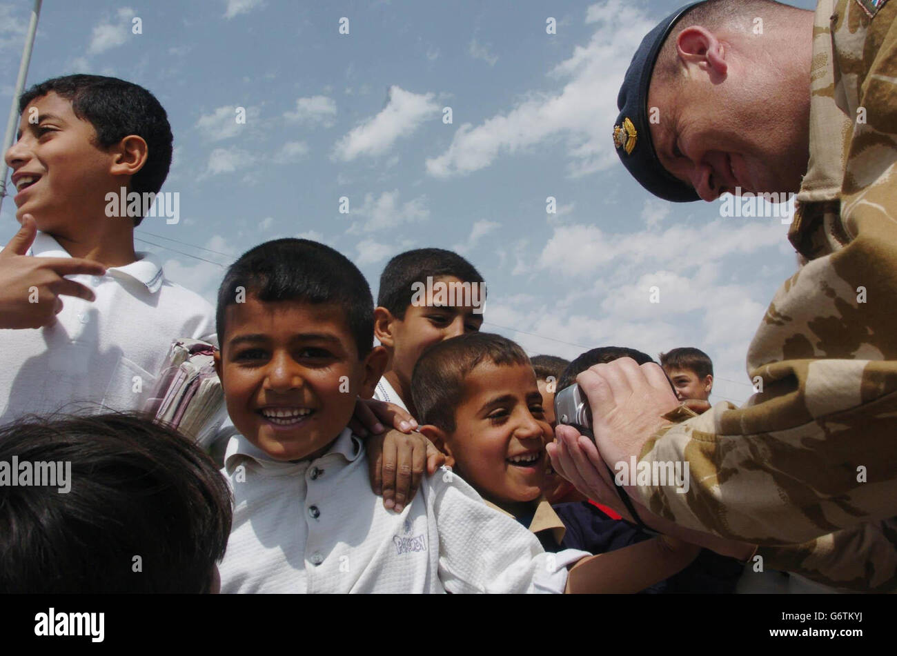 Iraqi children in Basra Stock Photo - Alamy