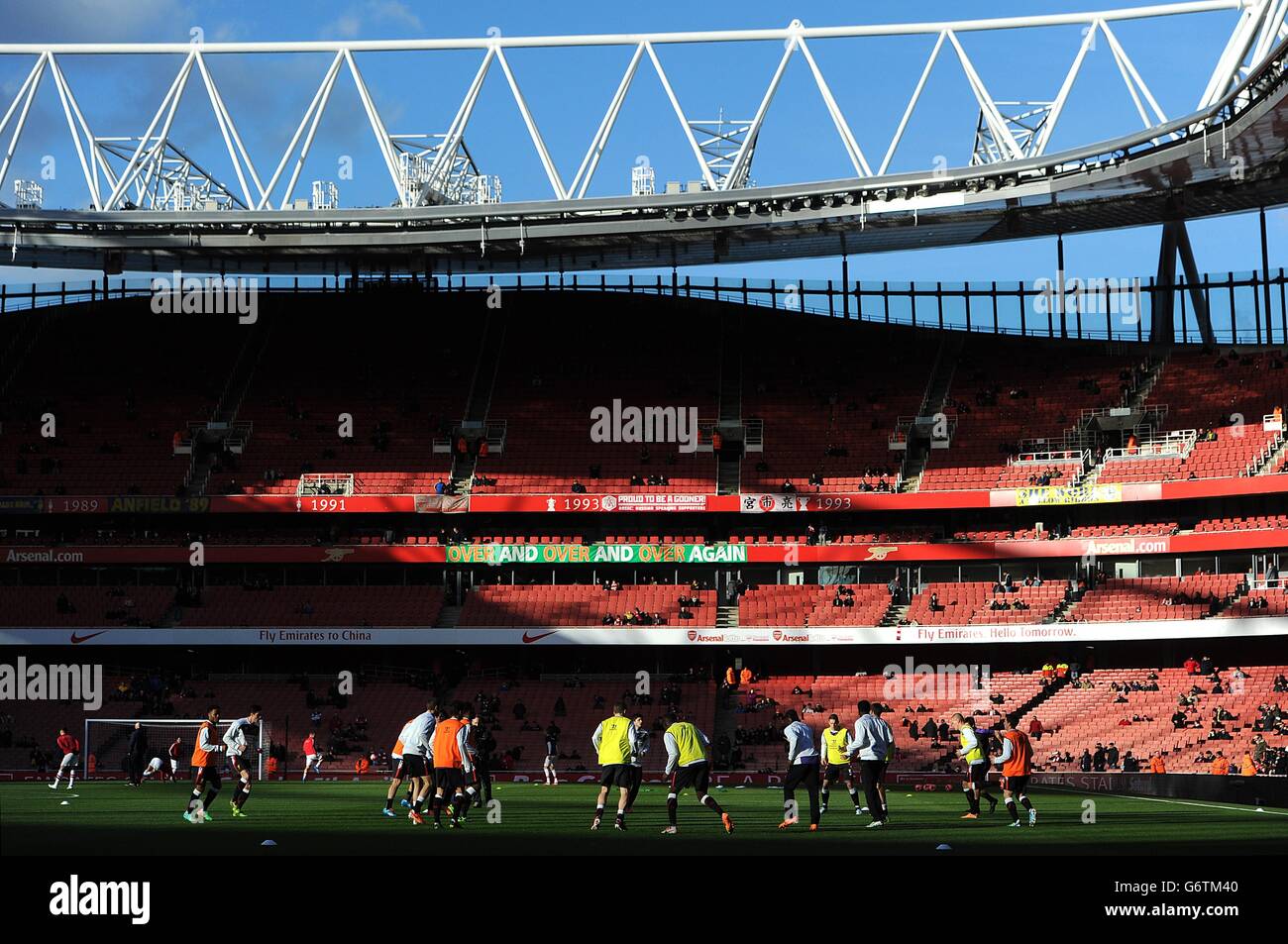 Emirates stadium pitch hi-res stock photography and images - Alamy