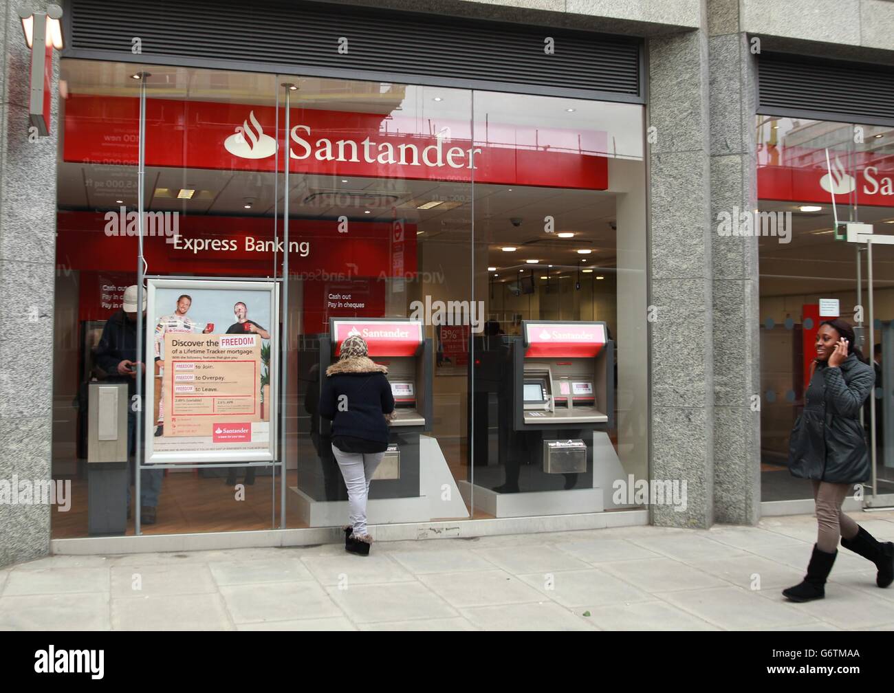 Bank Stock. A Santander bank in Victoria, London Stock Photo - Alamy
