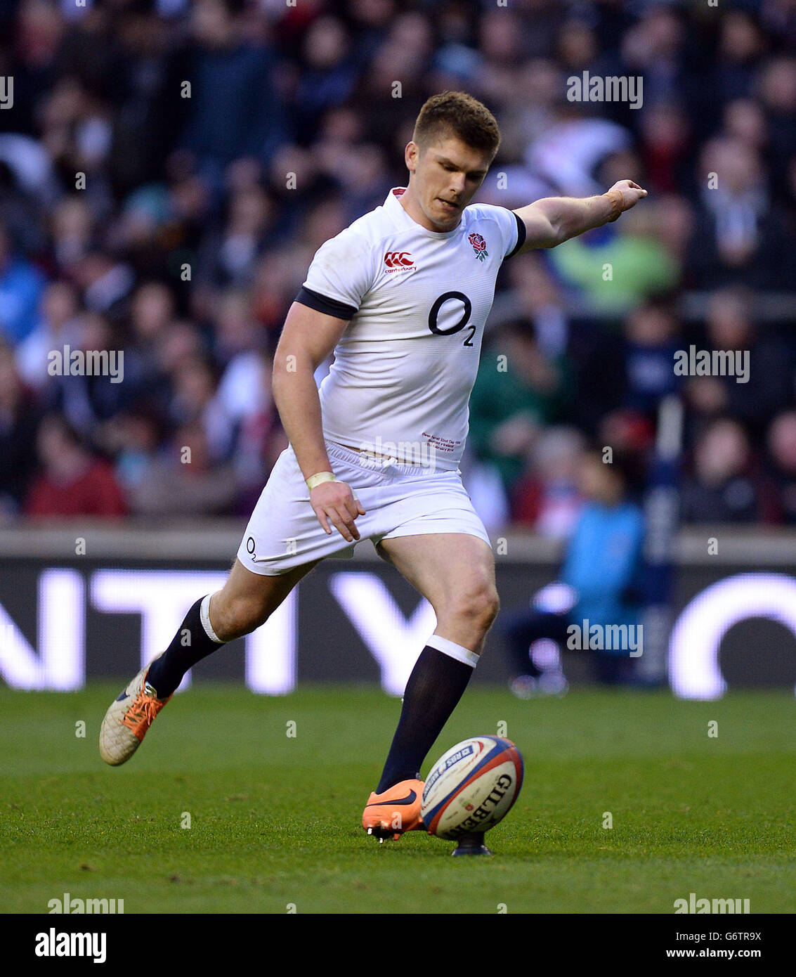Owen farrell kicks england hi-res stock photography and images - Alamy