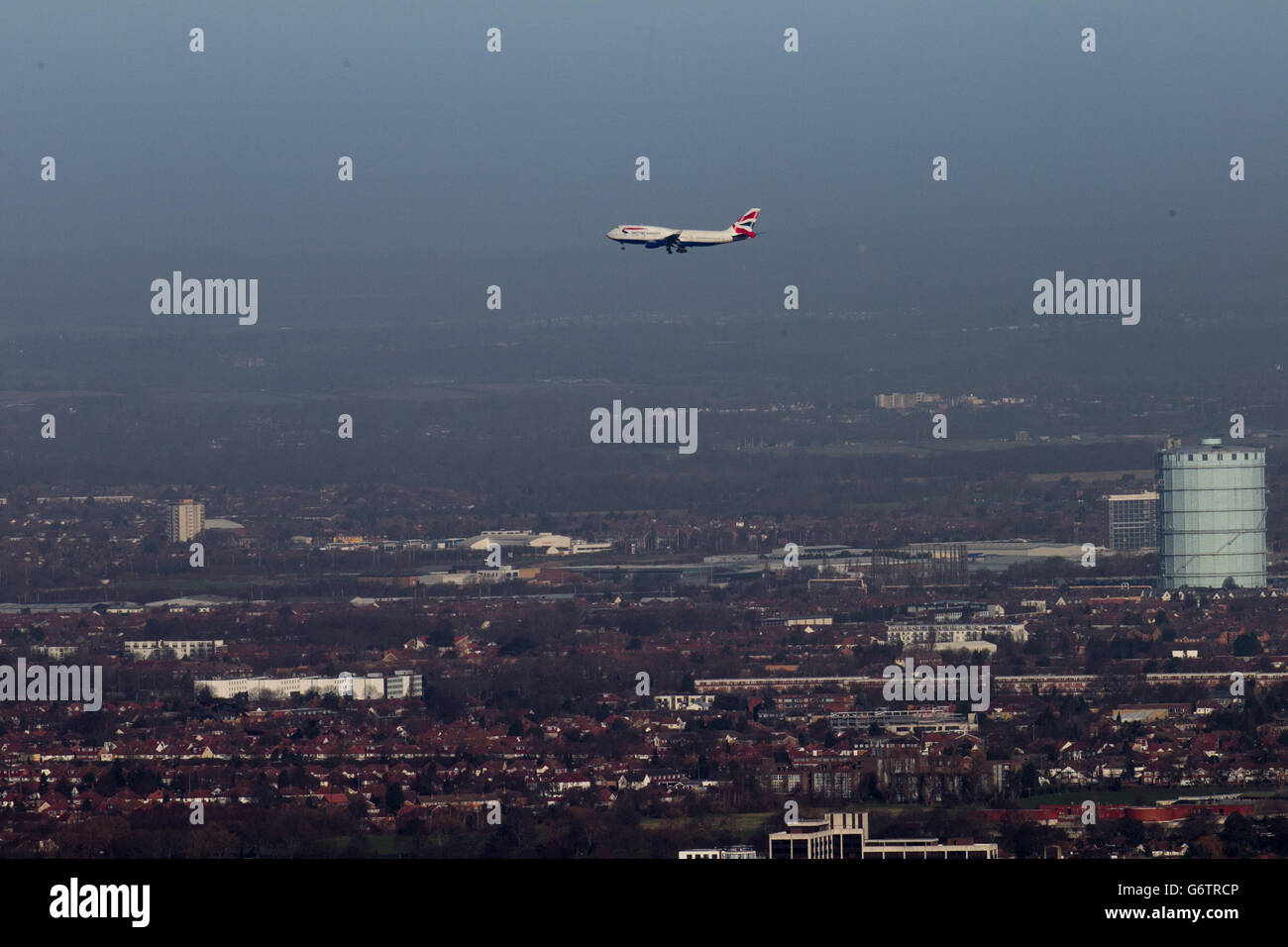 An aerial view of a plane landing at heathrow airport hi-res stock ...