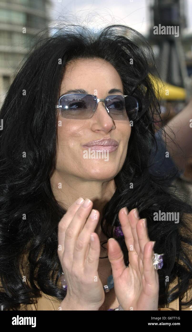 Nancy Dell'Olio space hoppers Guinness World Record Stock Photo - Alamy