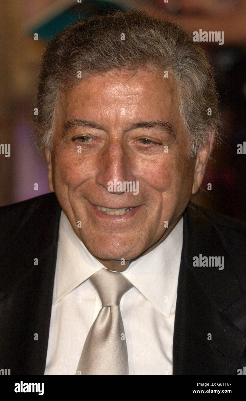 Tony Bennett arrives for the Vanity Fair afterparty at Morton's ...