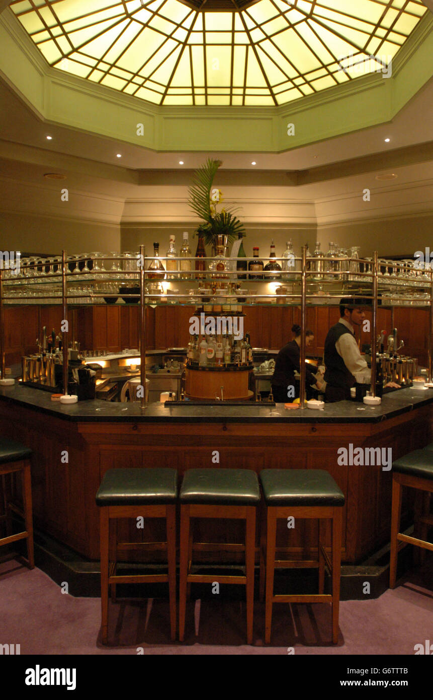 Octagon Bar. General view of the Octagon Bar in Dublin, Ireland Stock ...