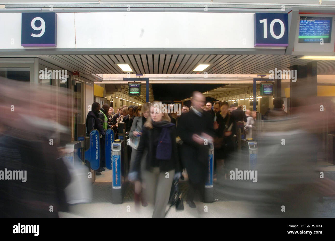 Commuters in London Stock Photo - Alamy