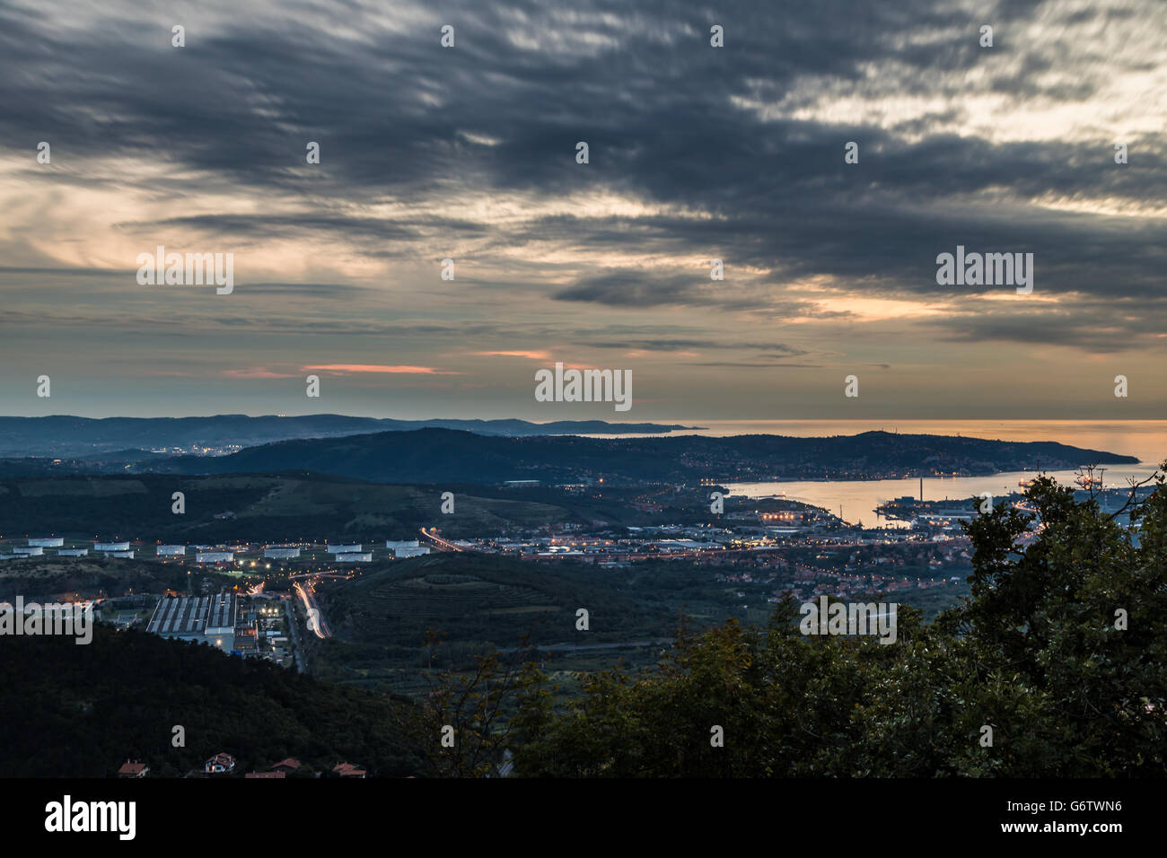 Sunset in the bay of Trieste from Val Rosandra Stock Photo - Alamy