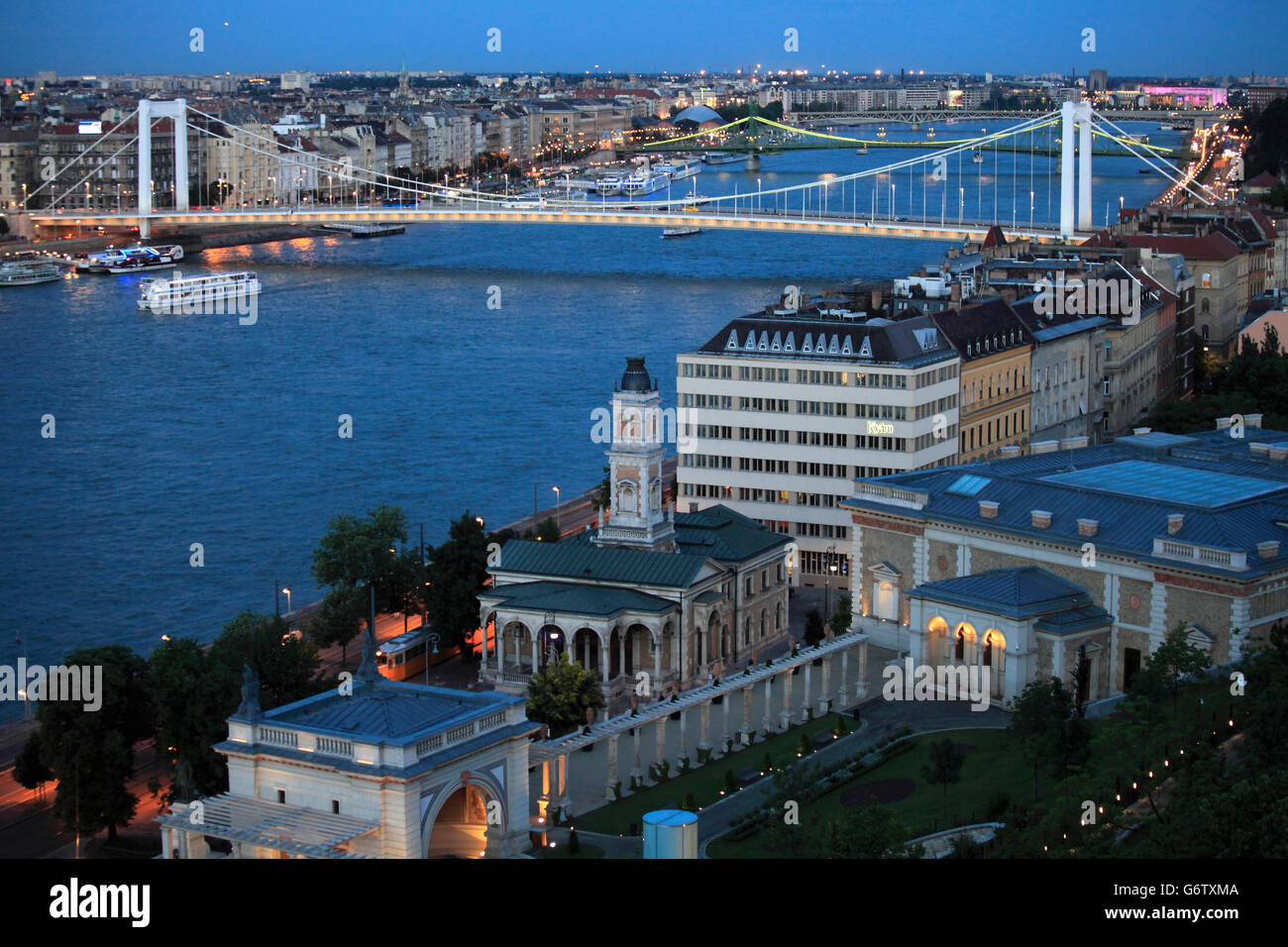 Elisabeth bridge night hi-res stock photography and images - Alamy
