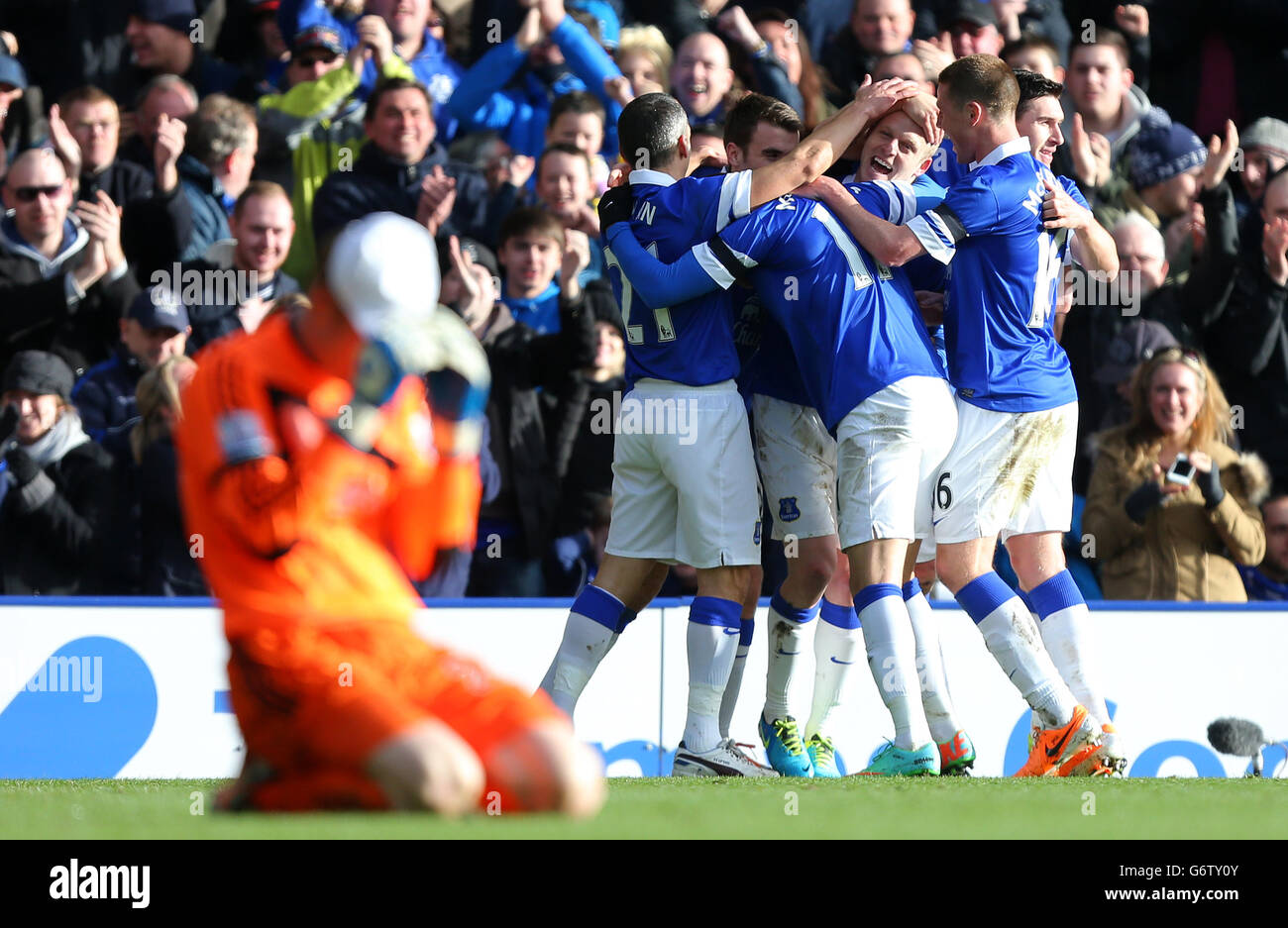 Everton's Steven Naismith is congratulated after his goal Stock Photo ...