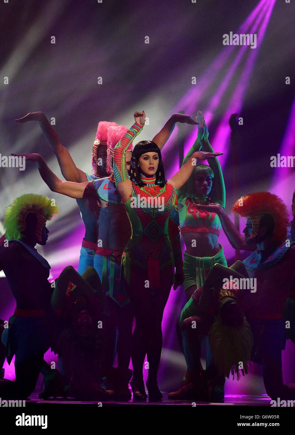 Katy perry on stage brit awards o arena hi-res stock photography and ...