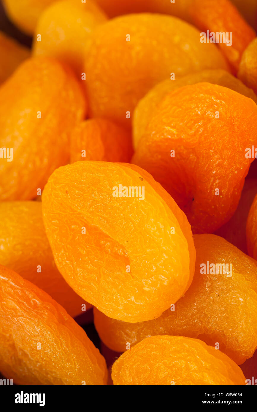 Pile of apricots hi-res stock photography and images - Alamy