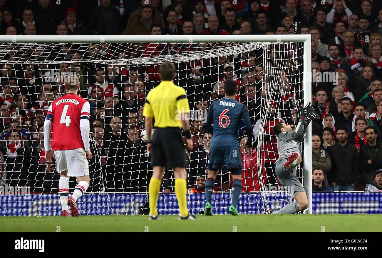 Soccer - UEFA Champions League - Round of 16 - Arsenal v Bayern Munich ...