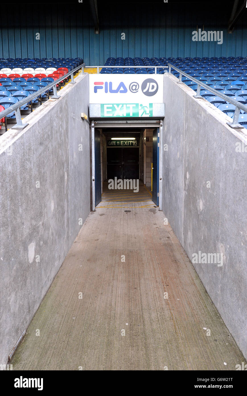 Football stadium entrance tunnel hi-res stock photography and images ...