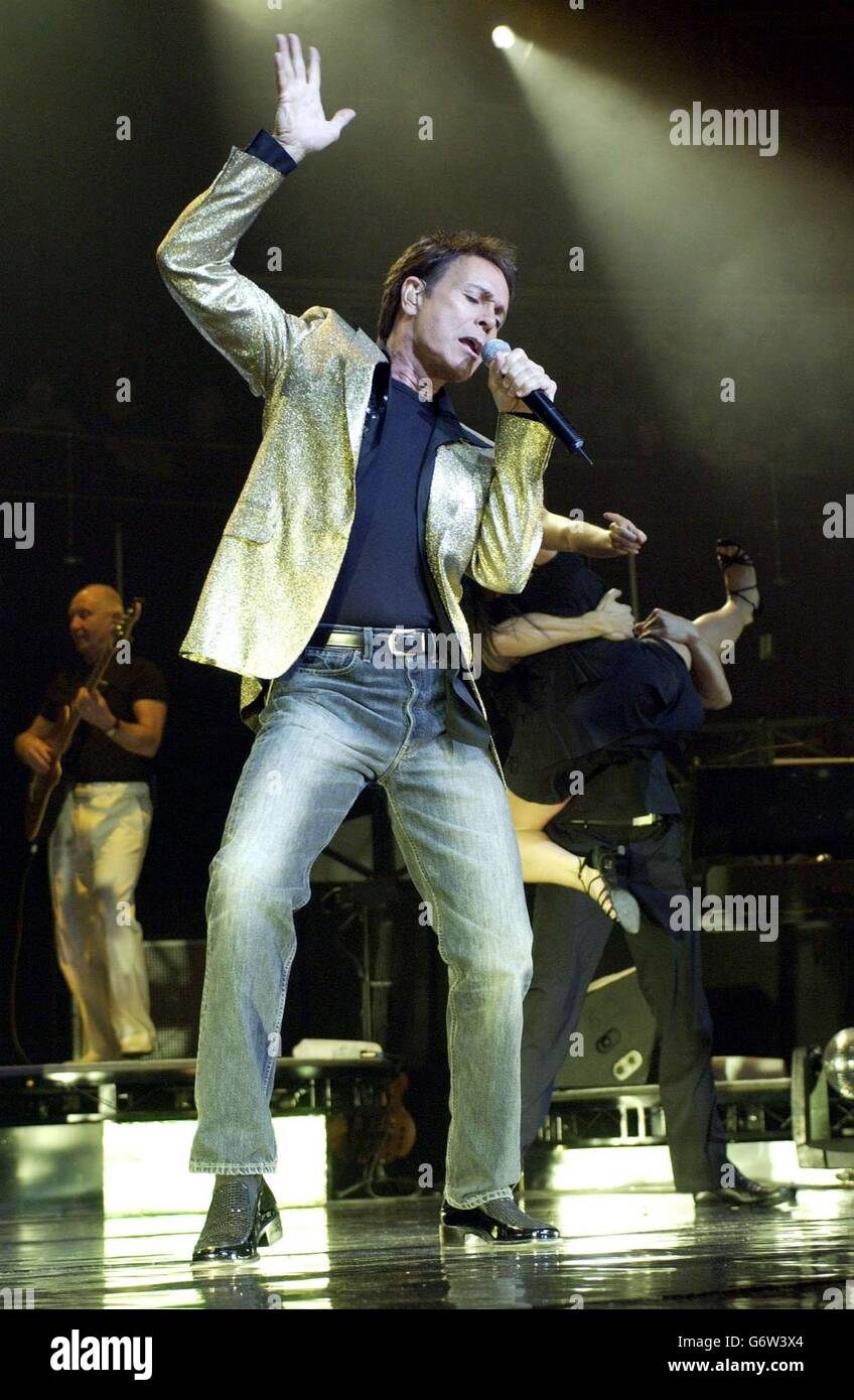Singer sir cliff richard onstage hi-res stock photography and images ...