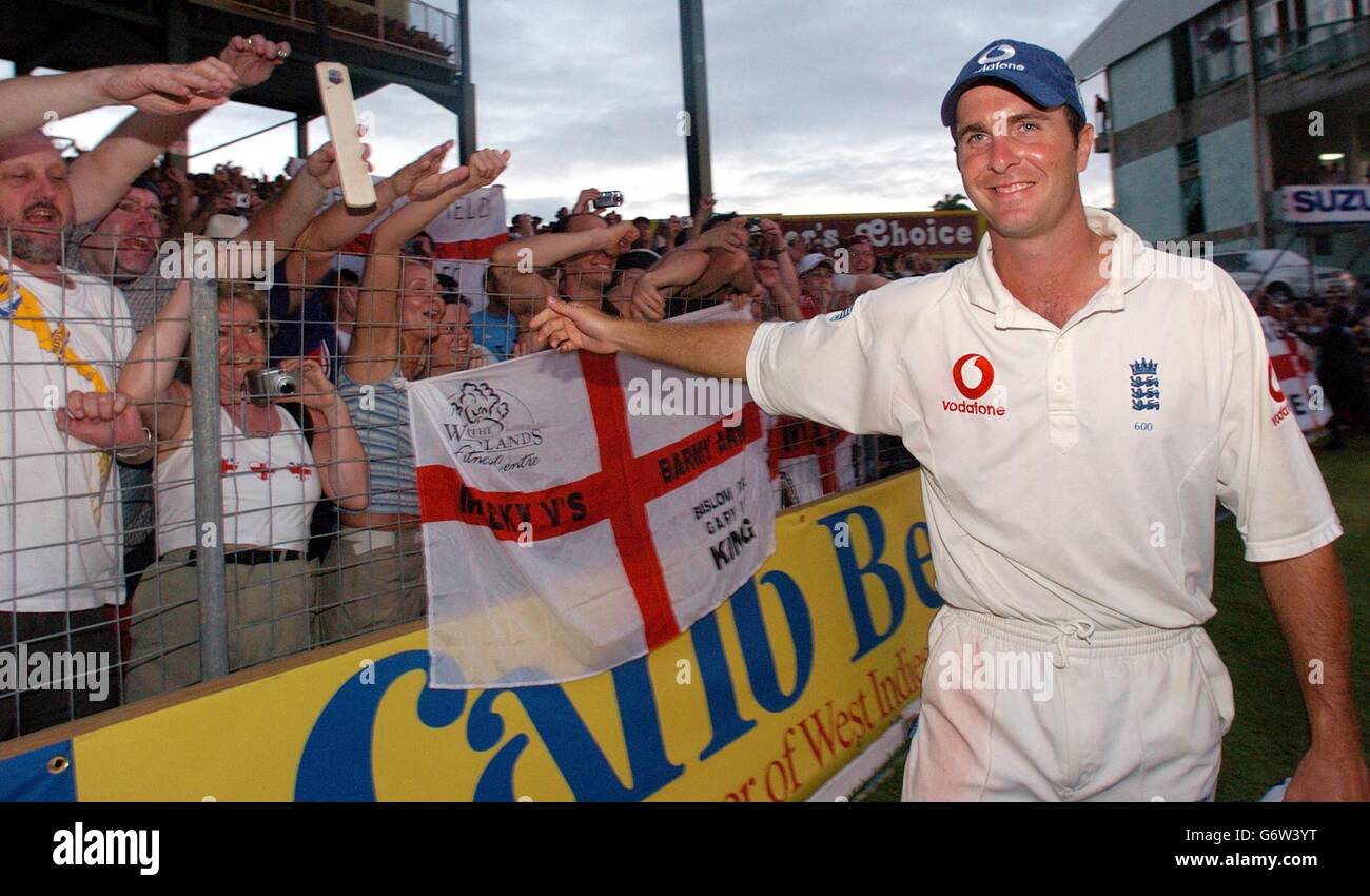 The England cricket team and staff celebrate Stock Photo - Alamy
