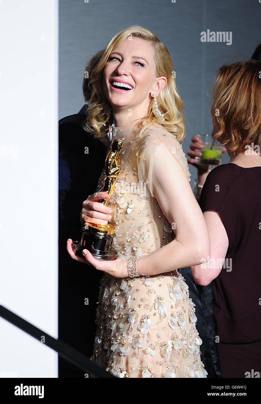 Cate Blanchett with the Oscar for best actress for her role in Woody ...